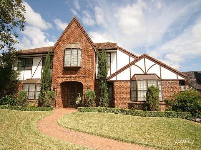 8 Apley Court, Carindale, QLD 4152 | Property Value & History | OnTheHouse