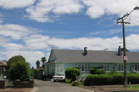 Property details for 2/77 Point England Road, Point England, Auckland, 1072