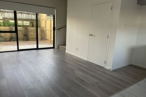 Property details for 17 Fantail Place, Avondale, Auckland, 0600