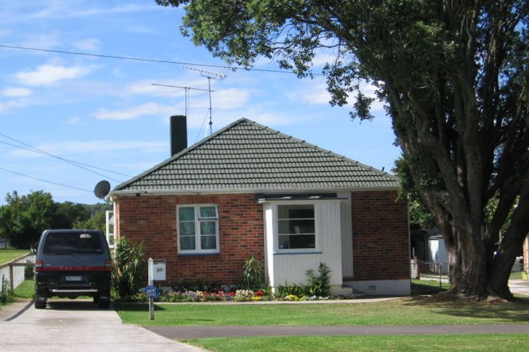 Property details for 32 Anderson Avenue, Point England, Auckland, 1072