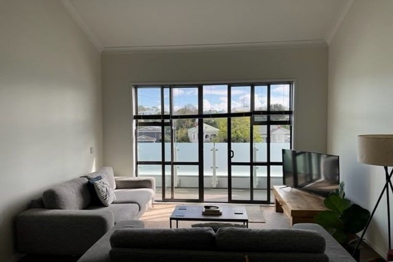 Property details for 321/3 Morningside Drive, Morningside, Auckland, 1025