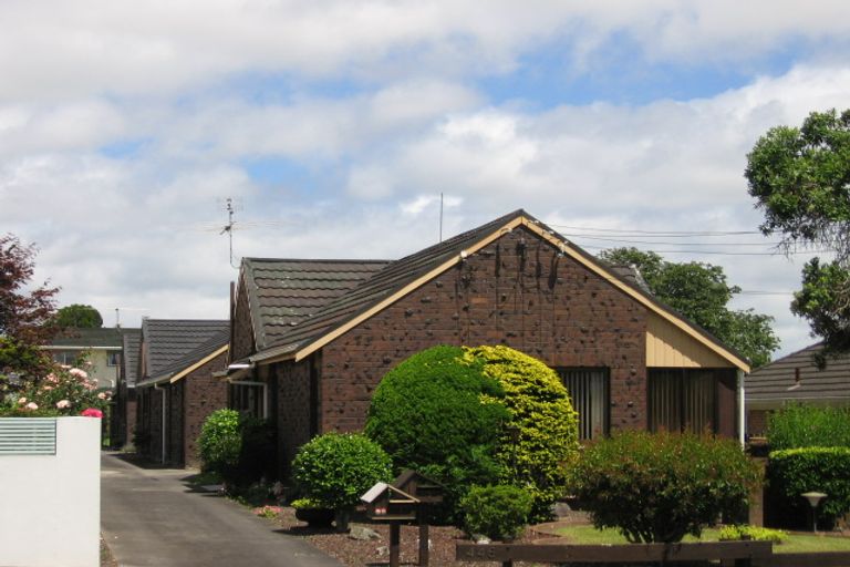 Property details for 2/445 Blockhouse Road, Blockhouse Bay, Auckland, 0600